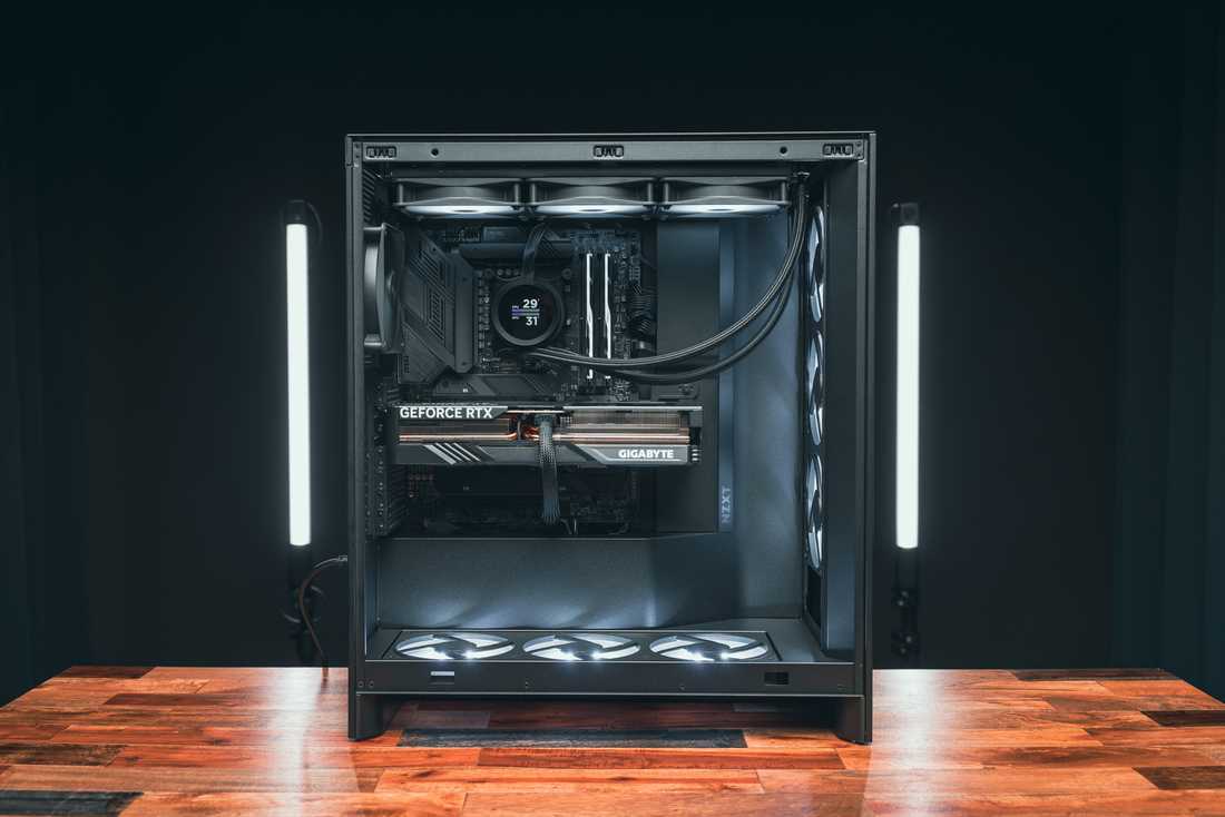 NZXT H7 Flow RGB AIO Ryzen-9-9900/64GB/2TB/RTX5080